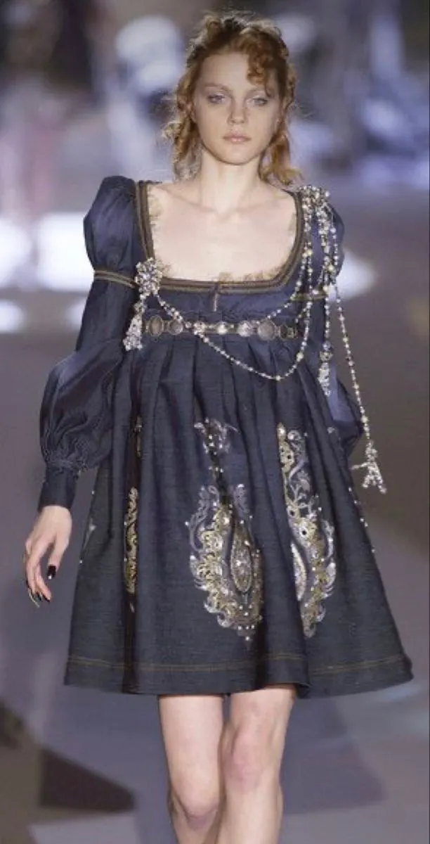 Art-Inspired Outfits: Ensembles influenced by famous artworks or ...