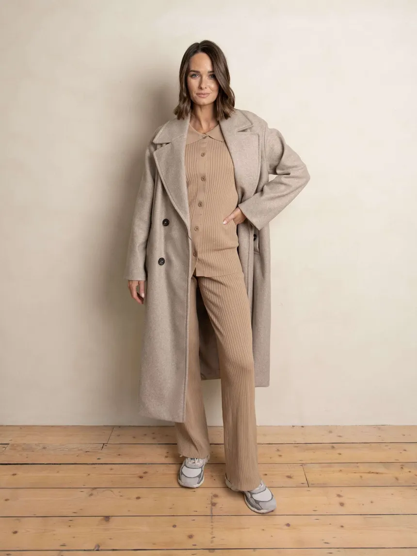 Monochromatic Loungewear: Chic, single-color loungewear sets. - Outfit Area